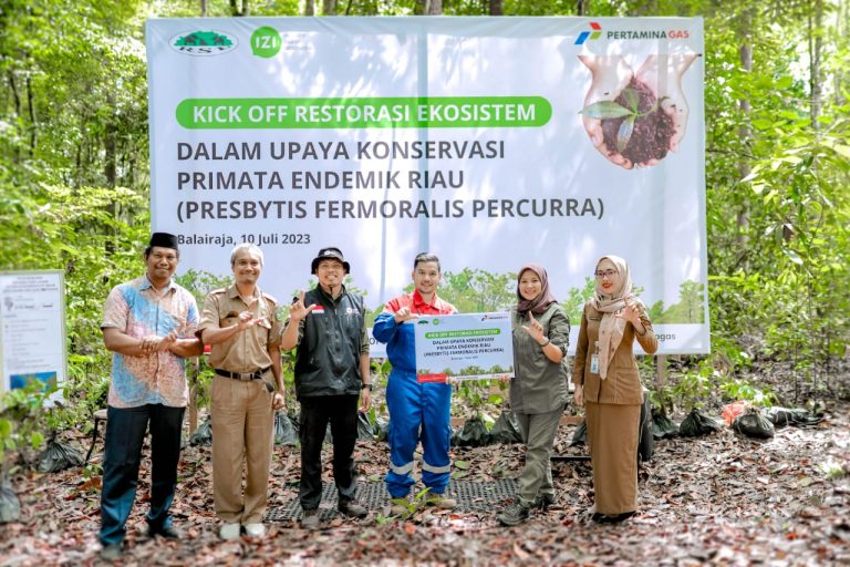 Dalam Upaya Konservasi Primata Endemik Pertagas dan IZI Riau Tanam 1.200 Pohon di Balai Raja ...